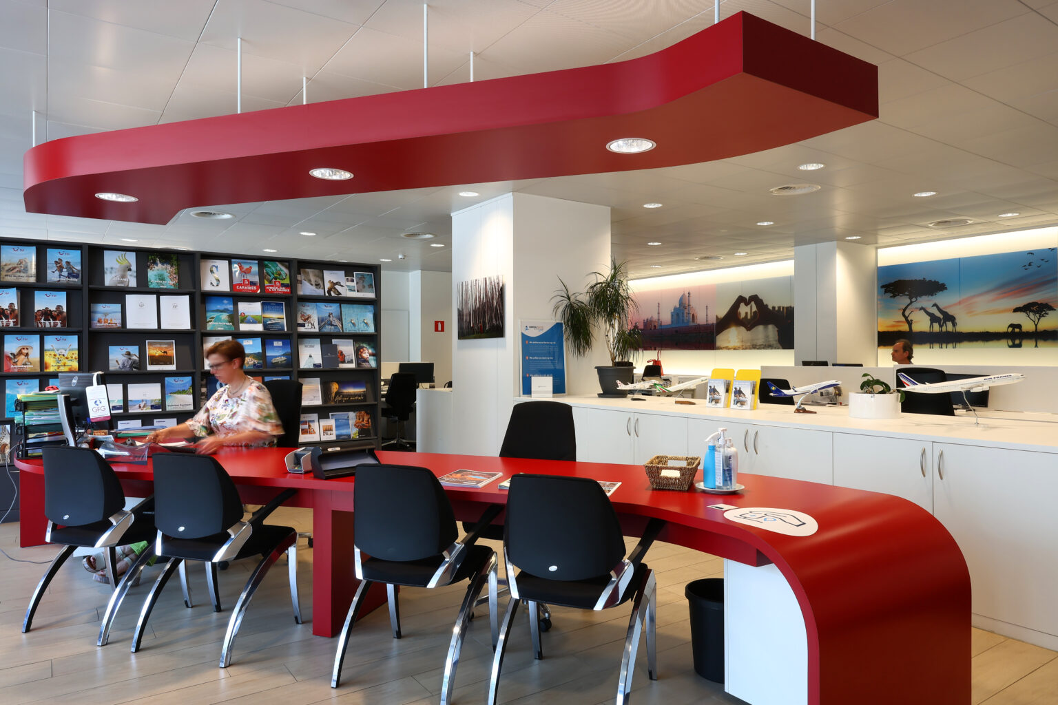 Reisbureaus - Omnia Travel